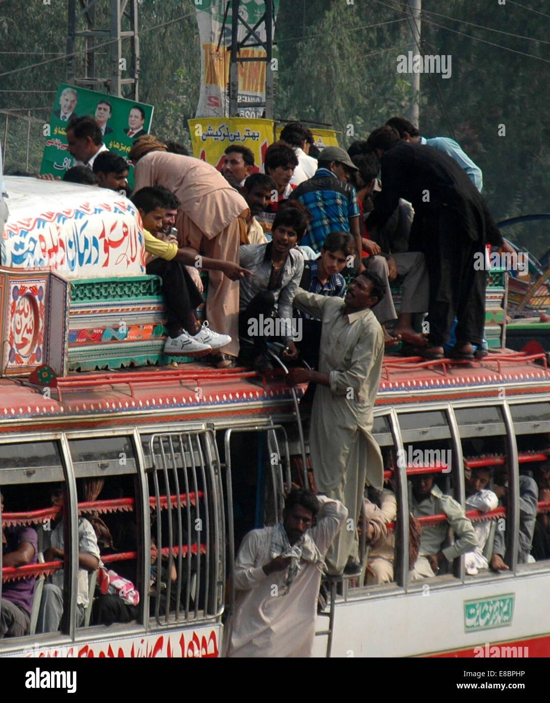 Lahore. 4th Oct, 2014. Pakistani people travel home on over-crowded ...