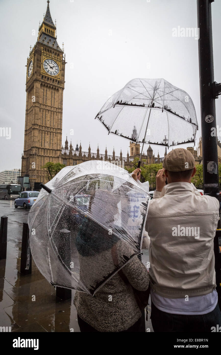 London, UK. 4th Oct, 2014. UK Weather: Heavy rain set to continue ...