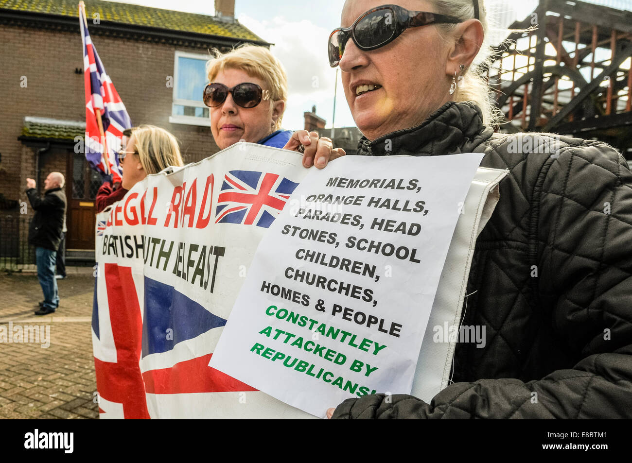 Belfast, Northern Ireland. 4 Oct 2014 - Loyalists in Cluan Place hold a ...