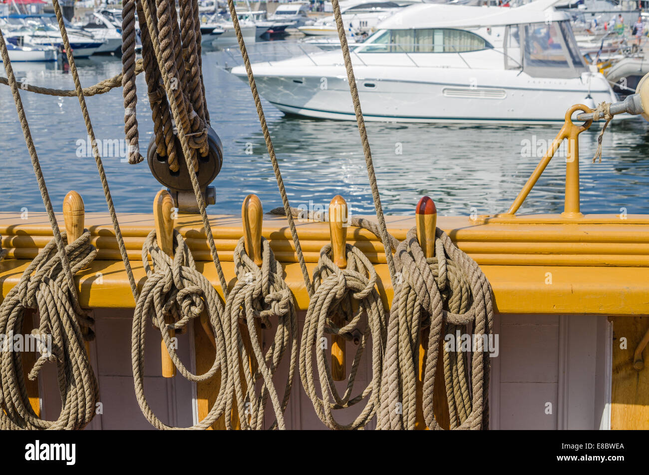 Old sailing wooden blocks rigging hi-res stock photography and images ...