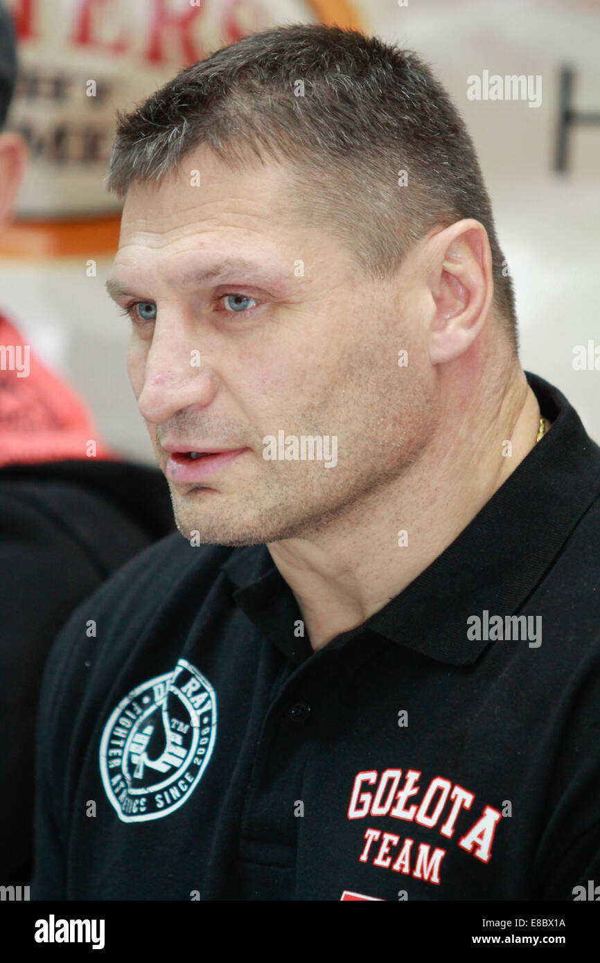 Pasaz Grunwaldzki, Wroclaw, Poland. 4th October, 2014. Polish boxer ...
