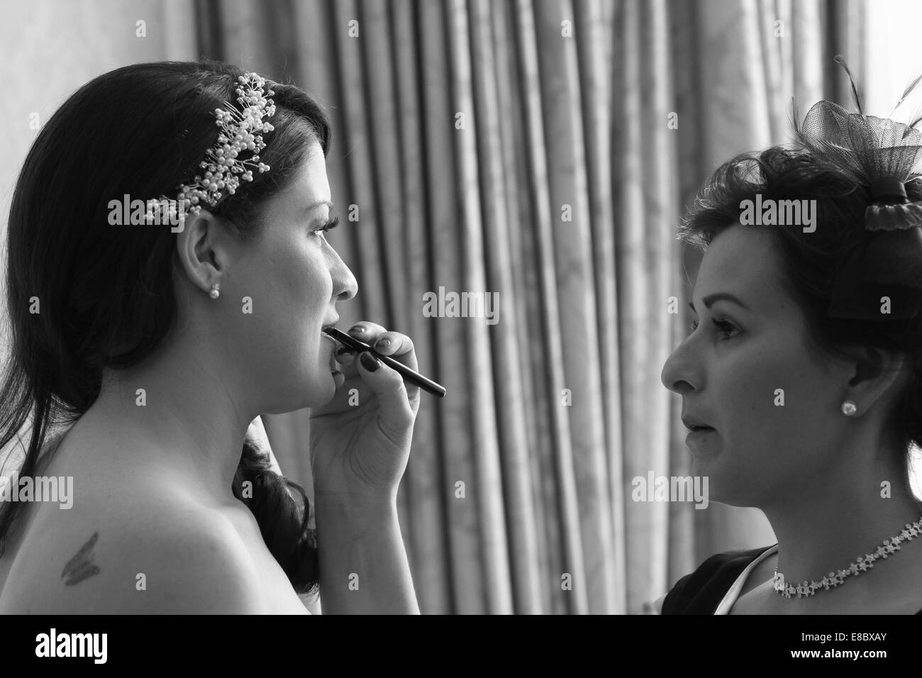 Young bride getting ready Stock Photo - Alamy