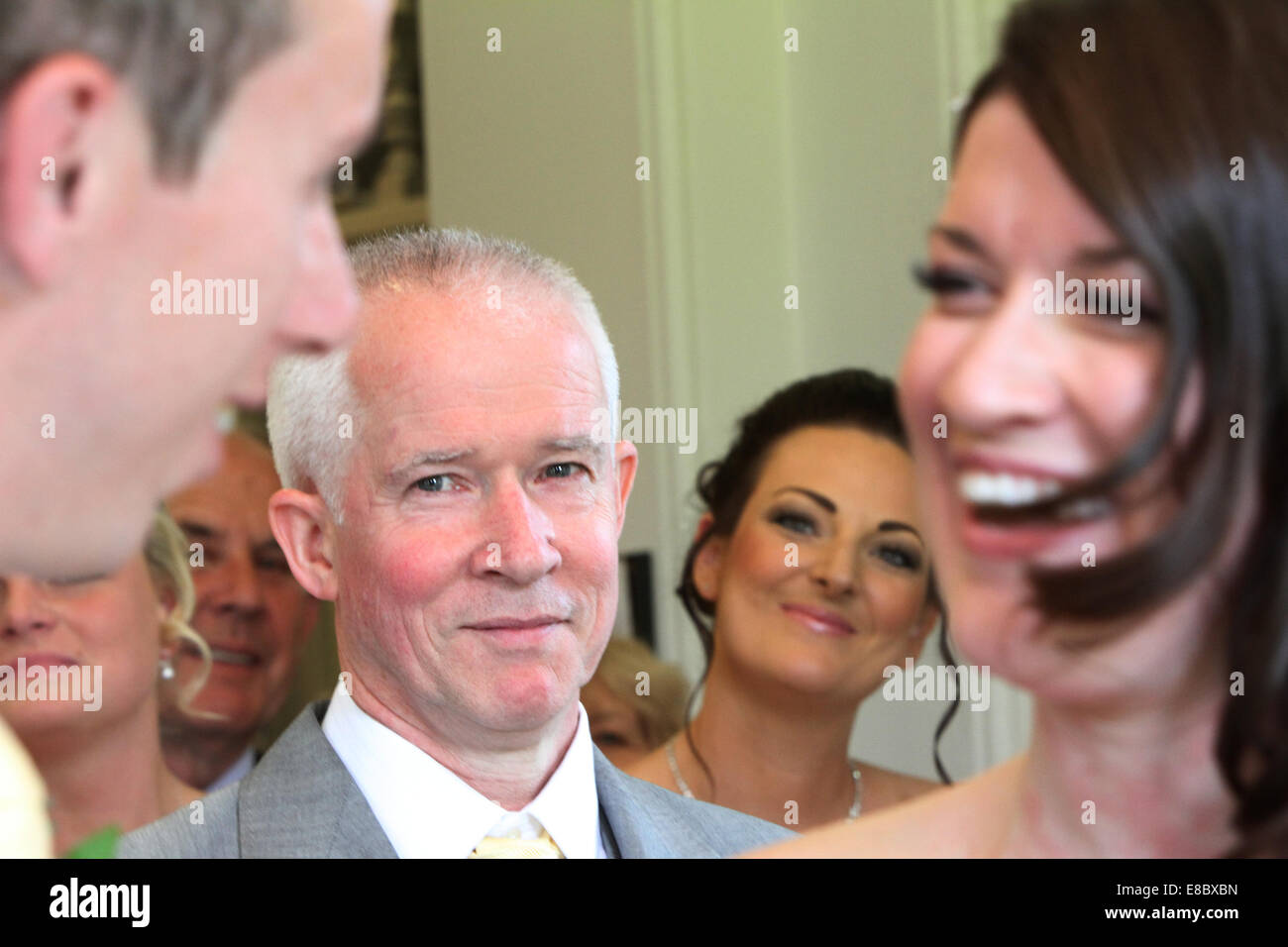 Couple getting married hi-res stock photography and images - Alamy