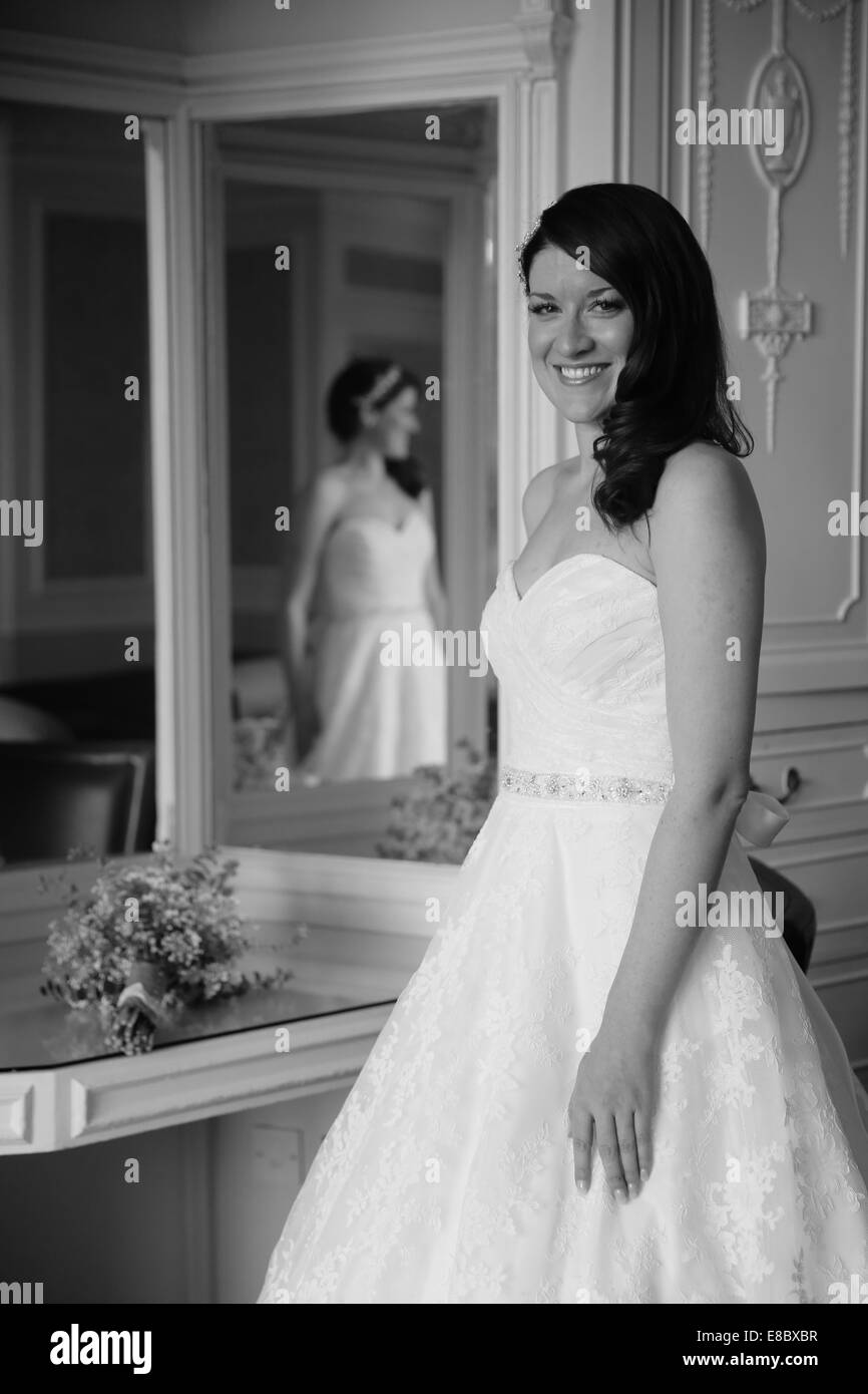 Young bride getting ready Stock Photo - Alamy