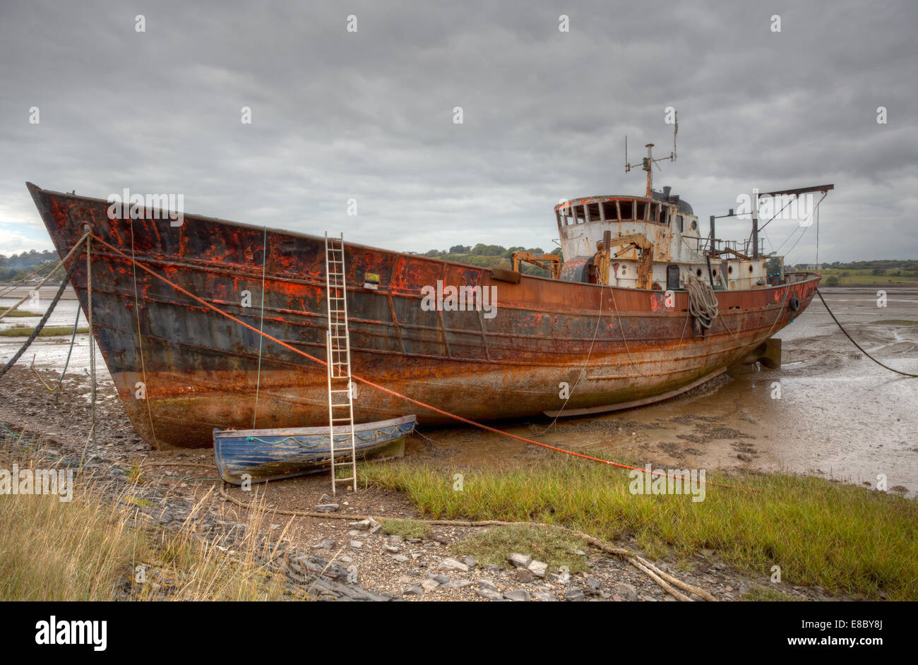 Rusting Trawler Beached on the banks of the River Torridge at Bideford ...