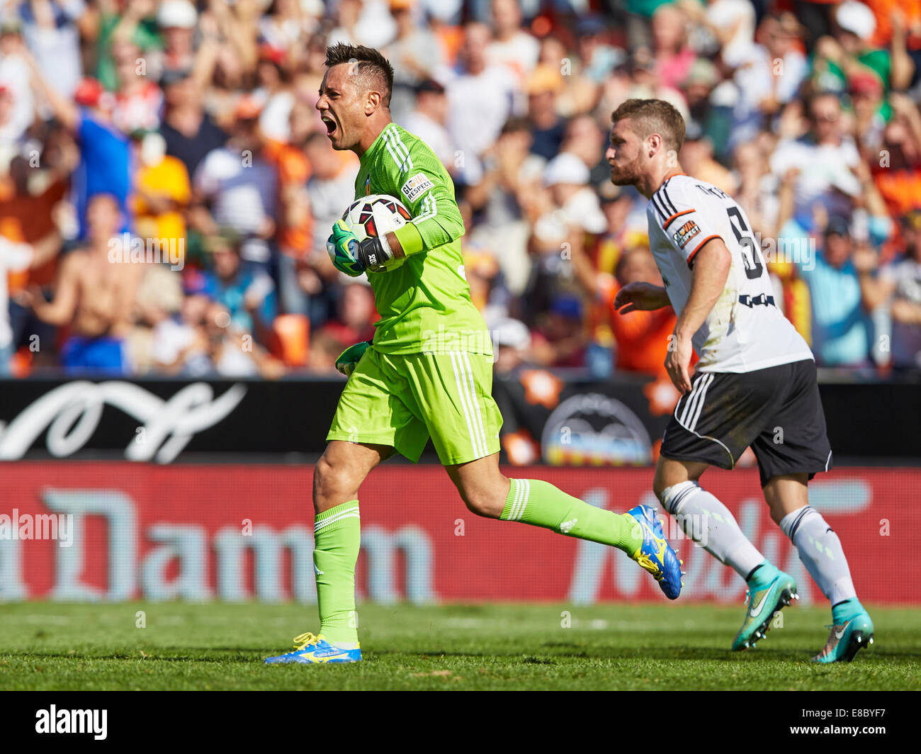 Valencia cf goalkeeper diego alves hi-res stock photography and images ...