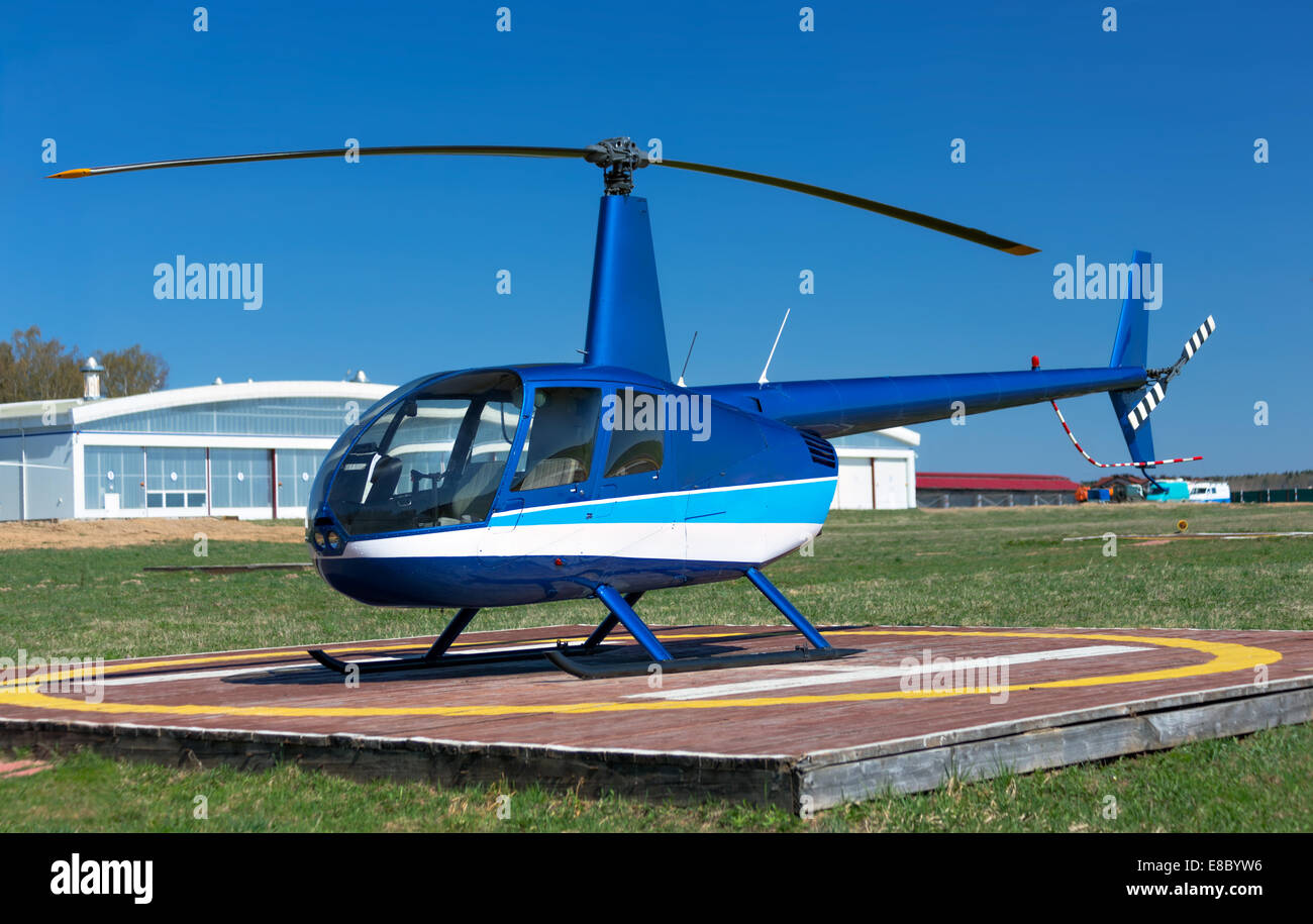 Robinson 44 helicopter hi-res stock photography and images - Alamy