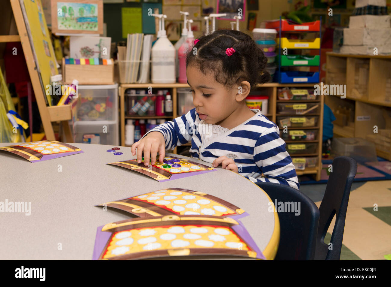 Preschool girl hi-res stock photography and images - Alamy