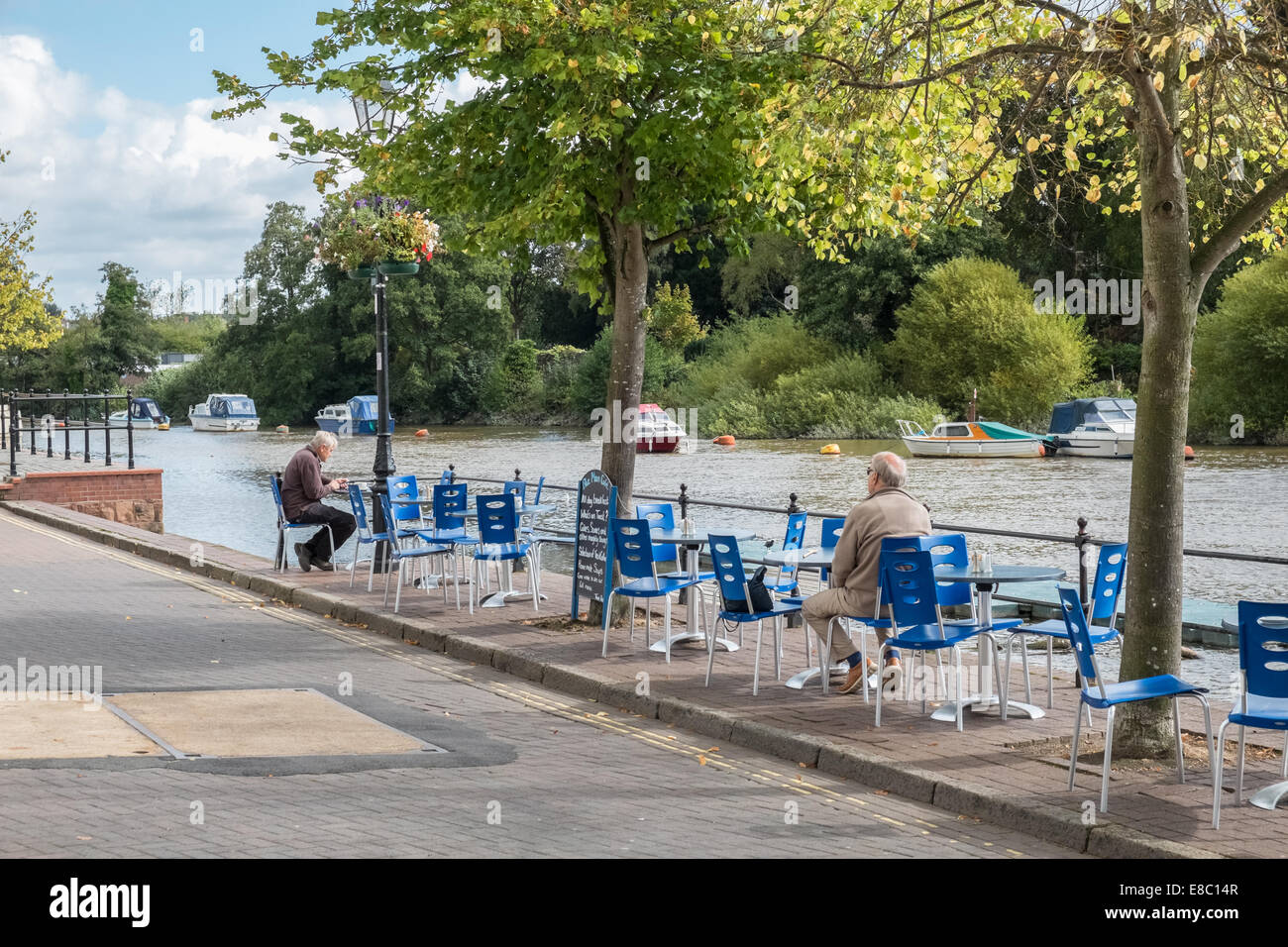 Riverside table hi-res stock photography and images - Alamy