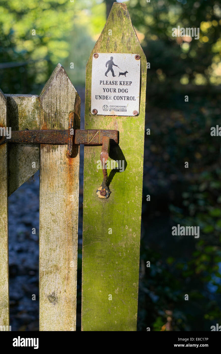 Please keep your dog under control sign on gate UK Stock Photo - Alamy