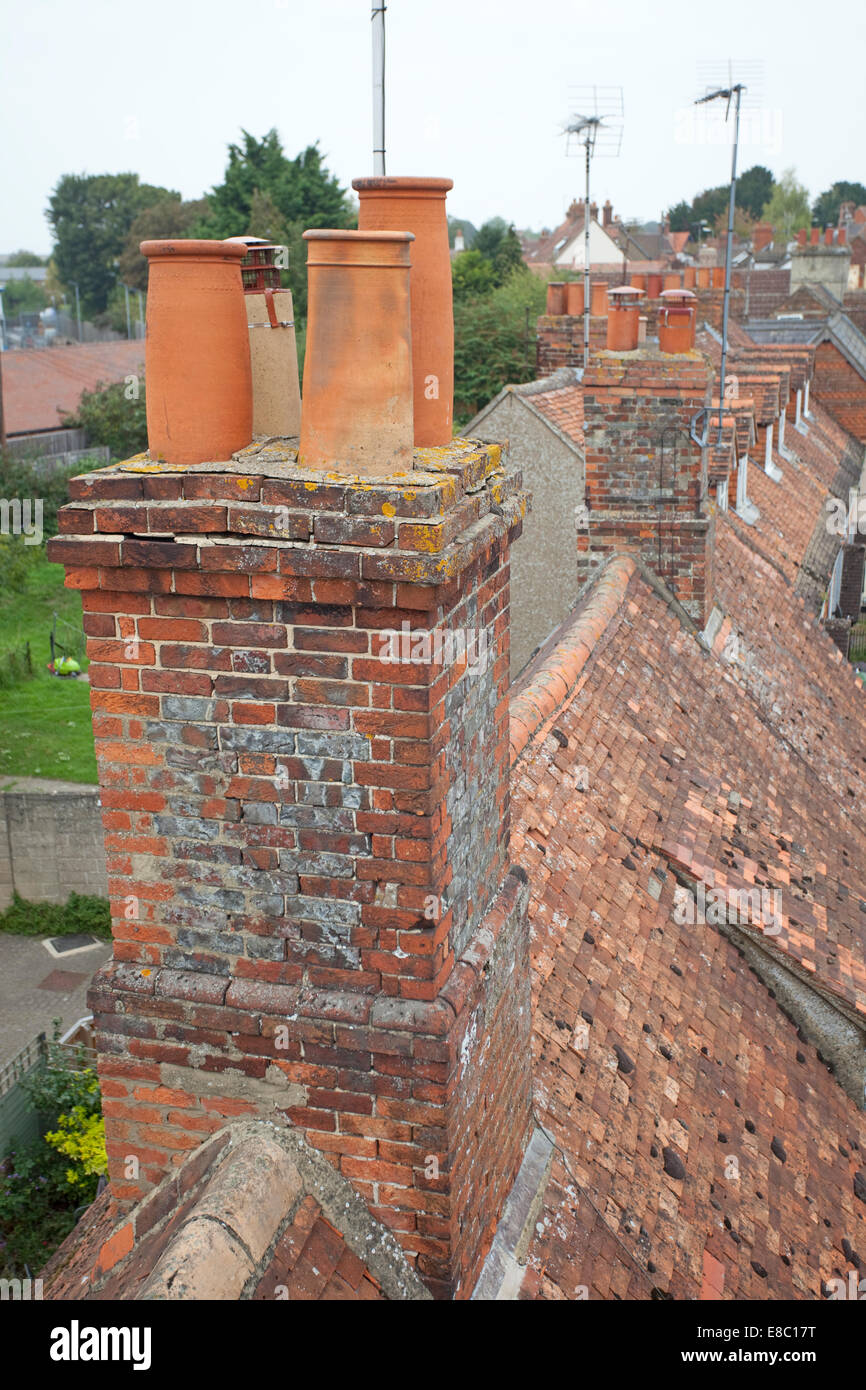 Scaffolding chimney repair house hi-res stock photography and images ...