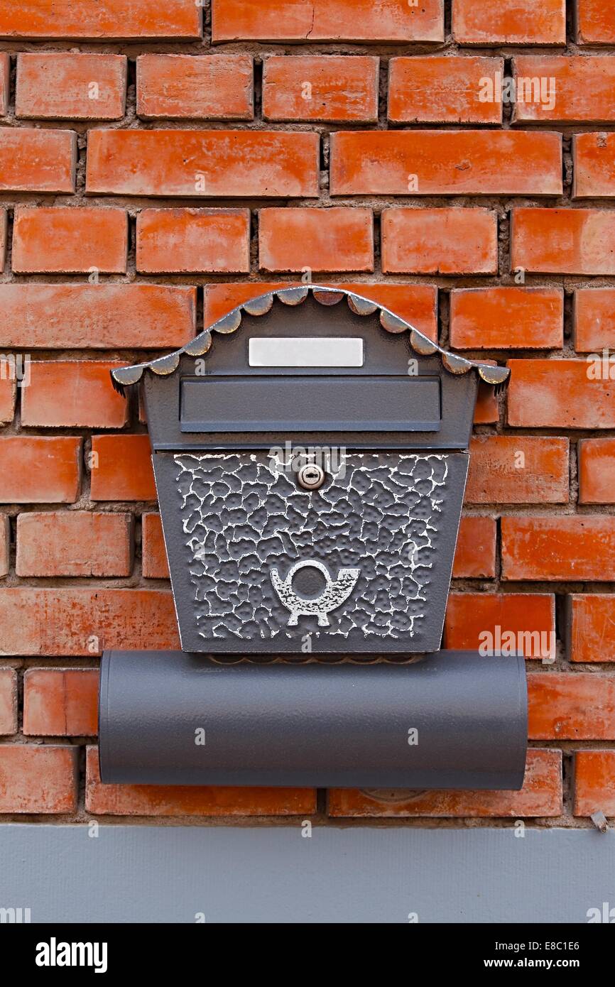 Postbox mailbox hi-res stock photography and images - Alamy