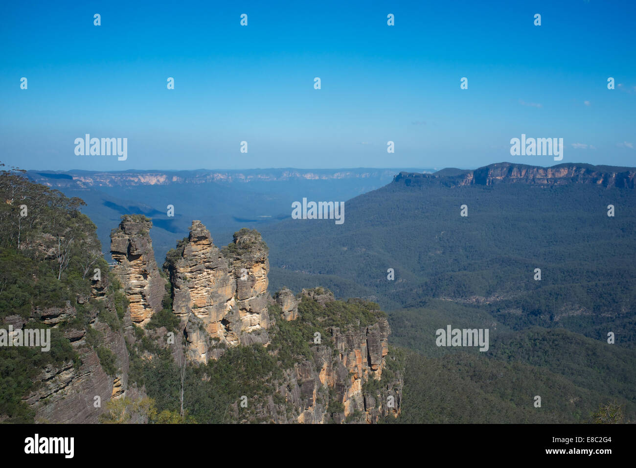 Three sisters blue mountains australia hi-res stock photography and ...