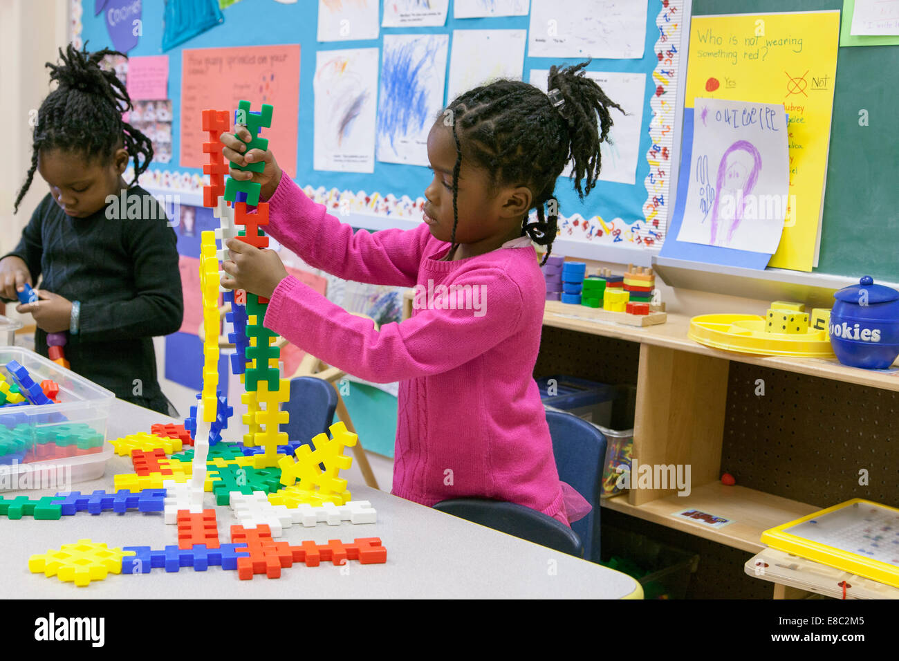 Preschool girls hi-res stock photography and images - Alamy