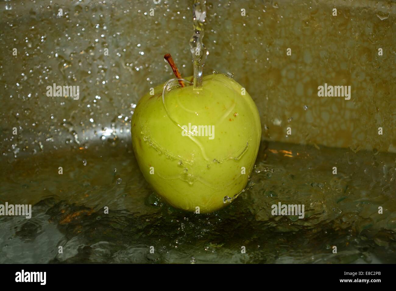 apple being washed Stock Photo - Alamy
