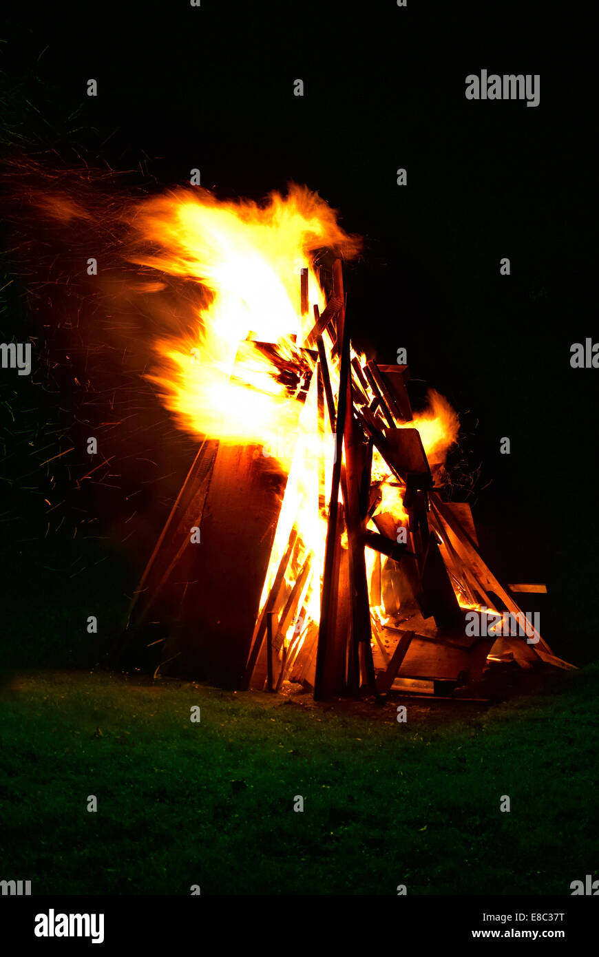 Bonfire guy fawkes night hi-res stock photography and images - Alamy