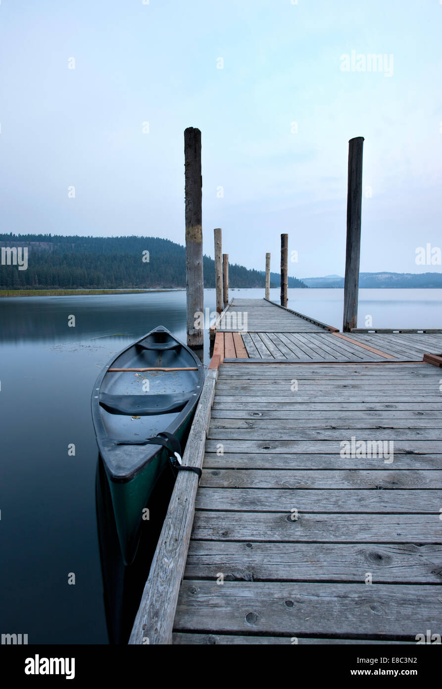 Canoe landscape hi-res stock photography and images - Alamy