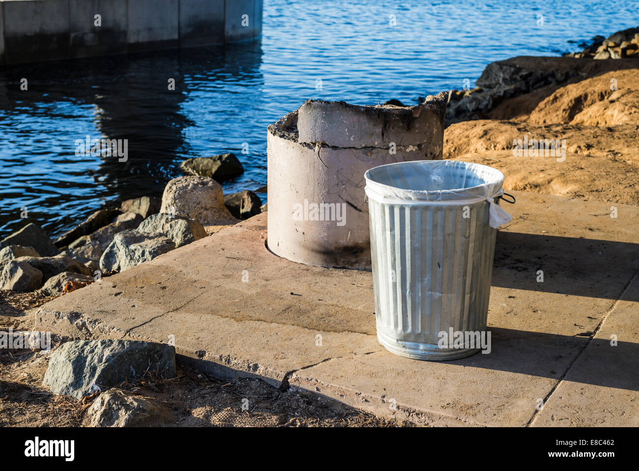 Trash can hi-res stock photography and images - Alamy