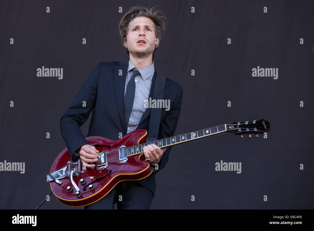 Guitarist daniel kessler hi-res stock photography and images - Alamy