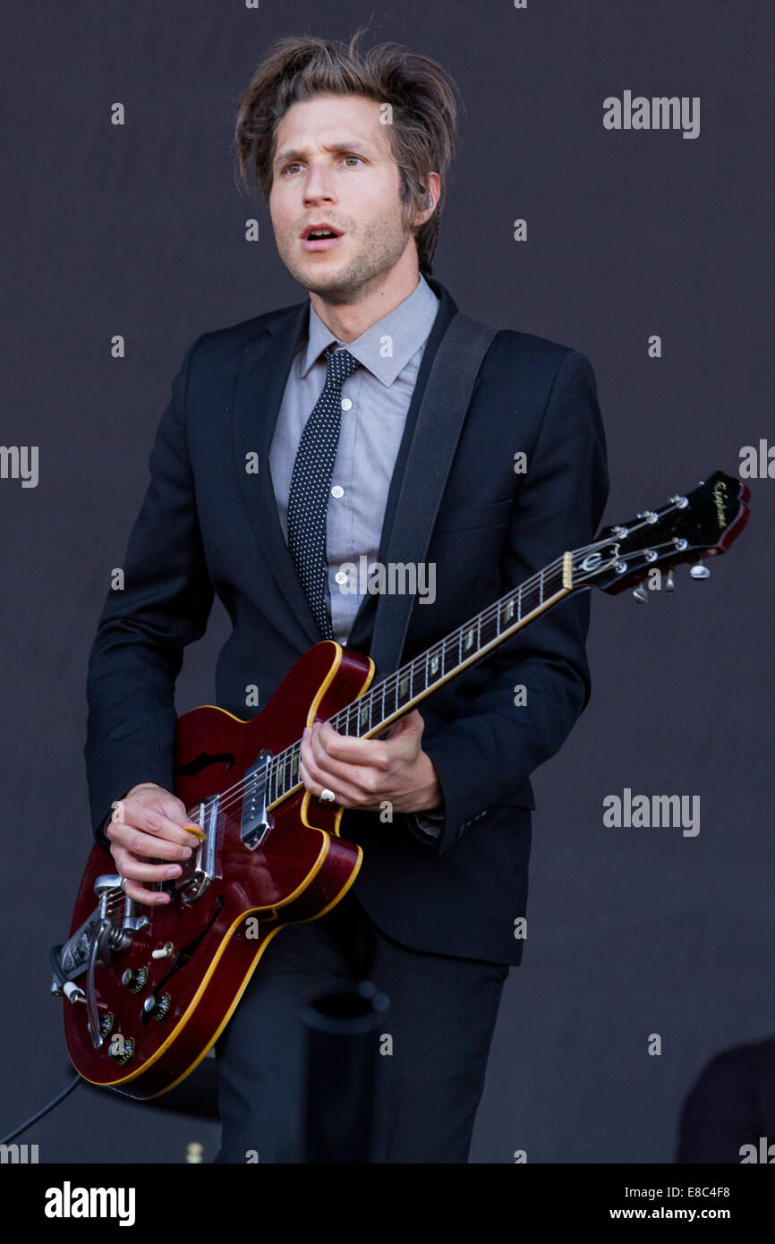 Guitarist daniel kessler hi-res stock photography and images - Alamy