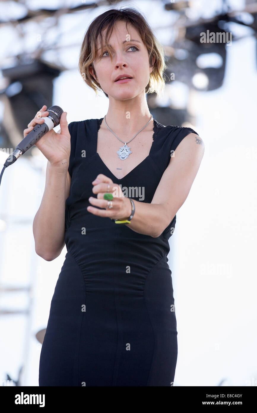 Austin, Texas, USA. 4th Oct, 2014. Singer CHANNY LEANEAGH of the band ...