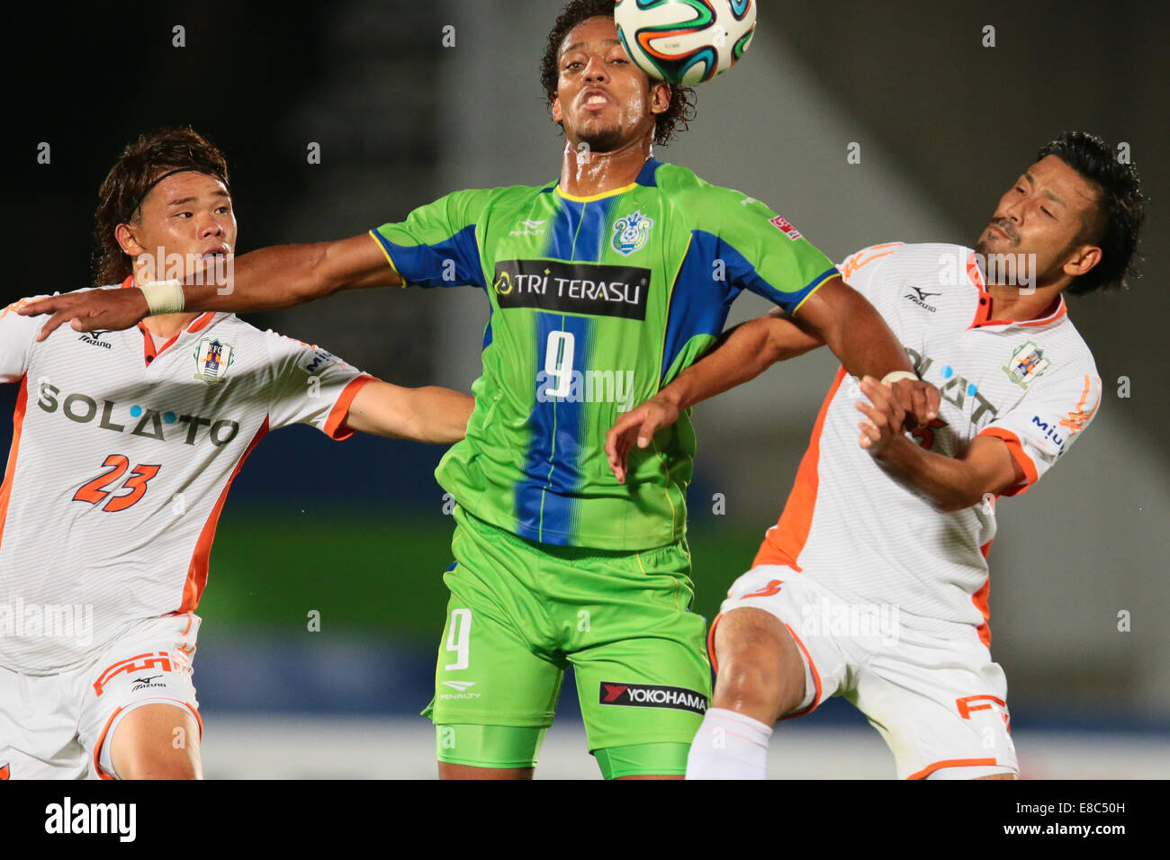 Shonan BMW Stadium Hiratsuka, Kanagawa, Japan. 4th Oct, 2014. (L to R ...