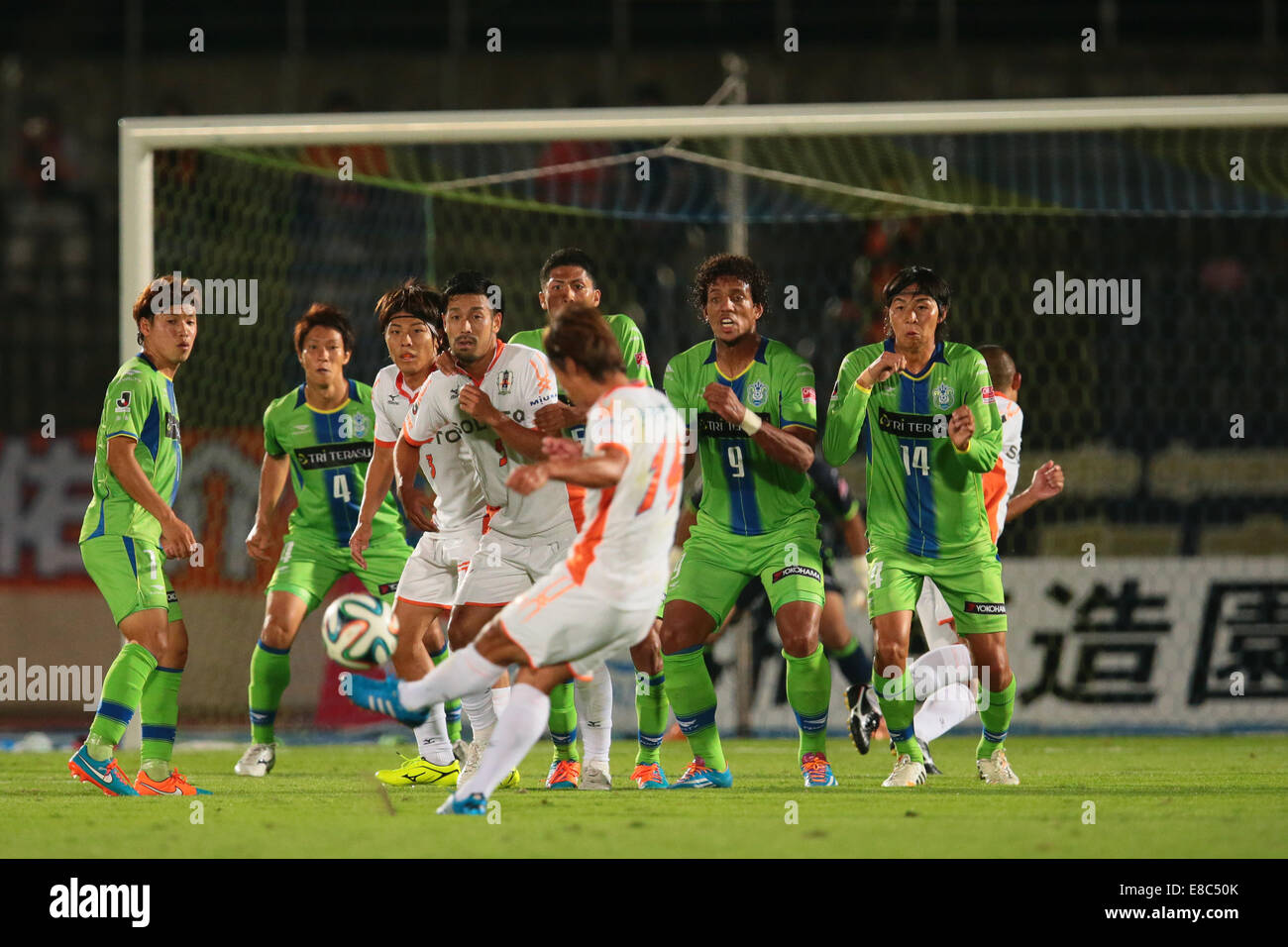 Shonan BMW Stadium Hiratsuka, Kanagawa, Japan. 4th Oct, 2014. General ...
