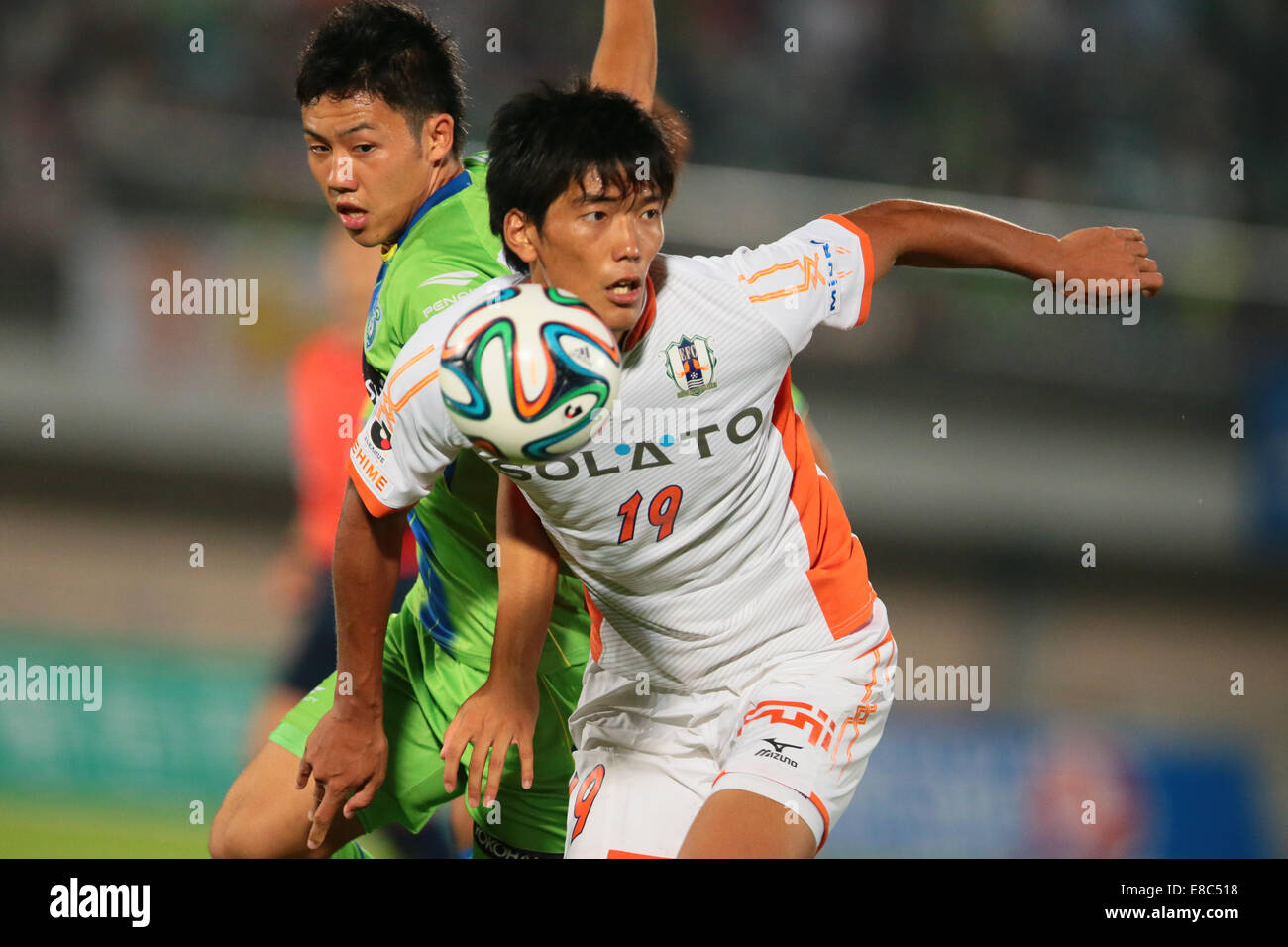 Shonan BMW Stadium Hiratsuka, Kanagawa, Japan. 4th Oct, 2014. (L to R ...