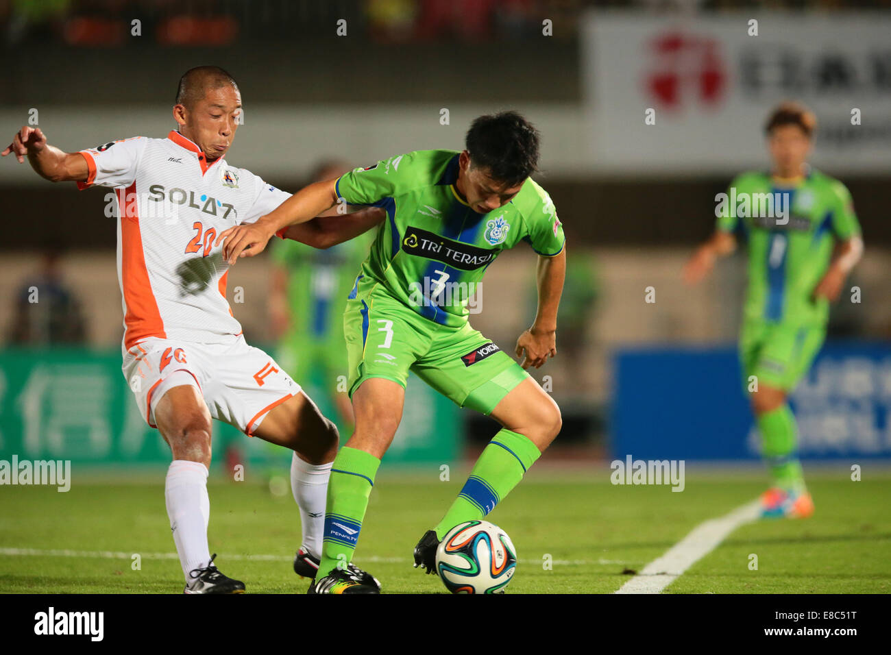 Shonan BMW Stadium Hiratsuka, Kanagawa, Japan. 4th Oct, 2014. (L to R ...