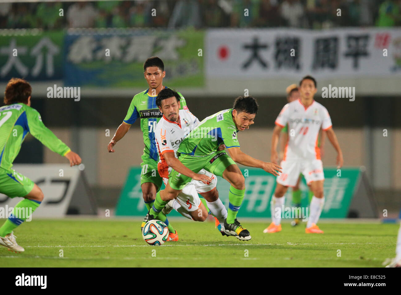 Shonan BMW Stadium Hiratsuka, Kanagawa, Japan. 4th Oct, 2014. (L to R ...