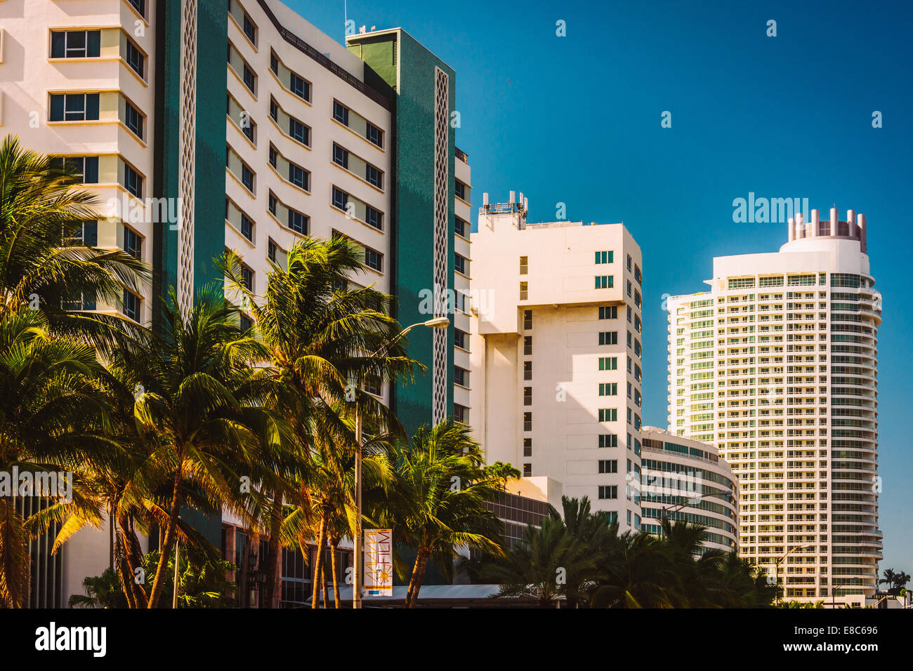 Florida condominium building architecture hi-res stock photography and ...