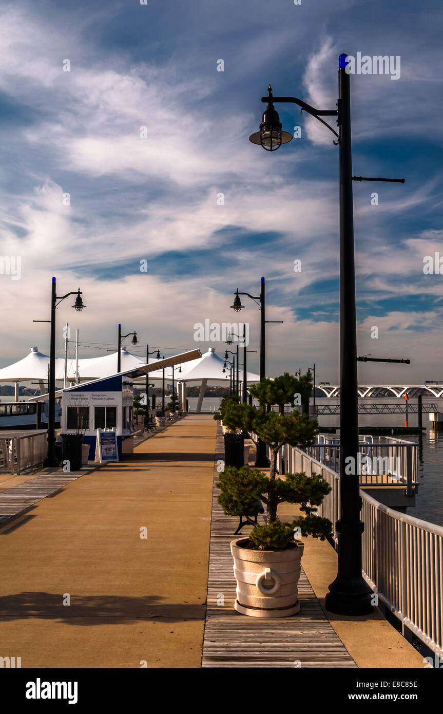 Pier on the Potomac River at National Harbor, Maryland Stock Photo - Alamy