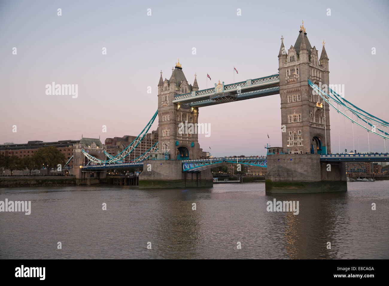 Dixie queen tower bridge river hi-res stock photography and images - Alamy