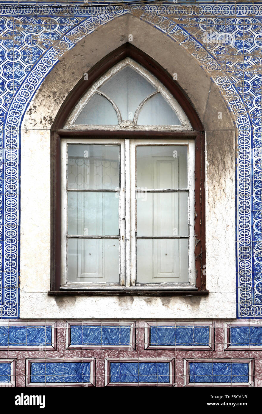 Tiled window facade hi-res stock photography and images - Alamy