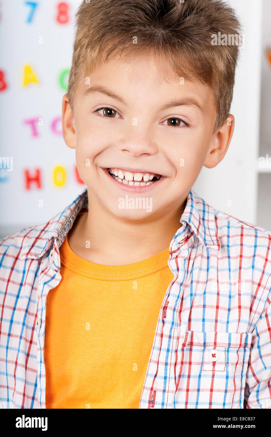 Portrait of happy boy Stock Photo - Alamy