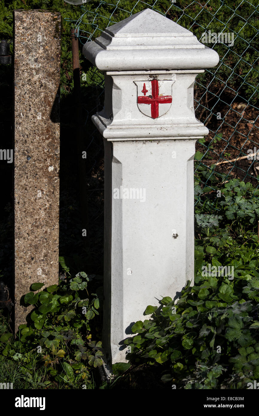 City of London marker post on the Grand Union Canal Stock Photo - Alamy
