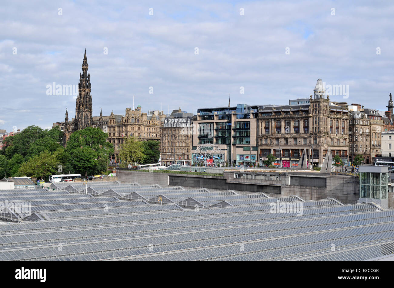 Edinburgh waverley station roof hi-res stock photography and images - Alamy