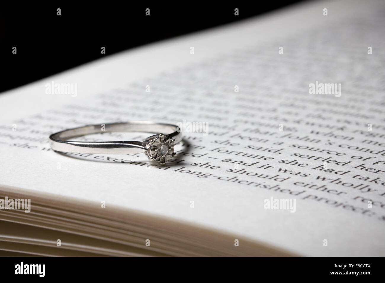 Engagement ring hi-res stock photography and images - Alamy