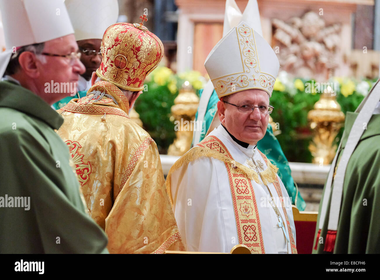 Cardinals and bishops mass vatican hi-res stock photography and images ...