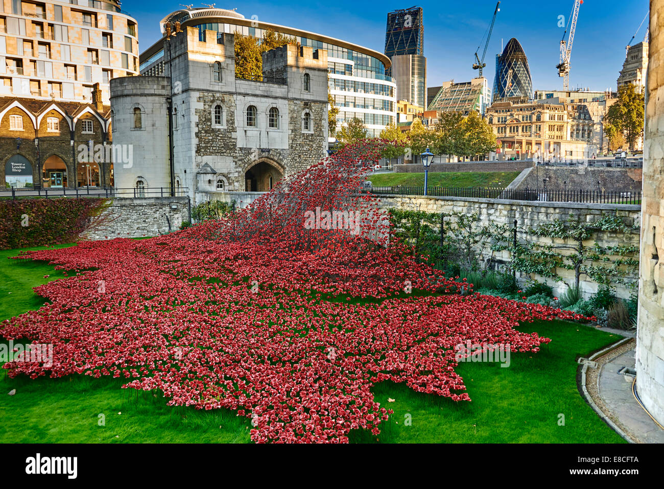 One londons famous red hi-res stock photography and images - Alamy