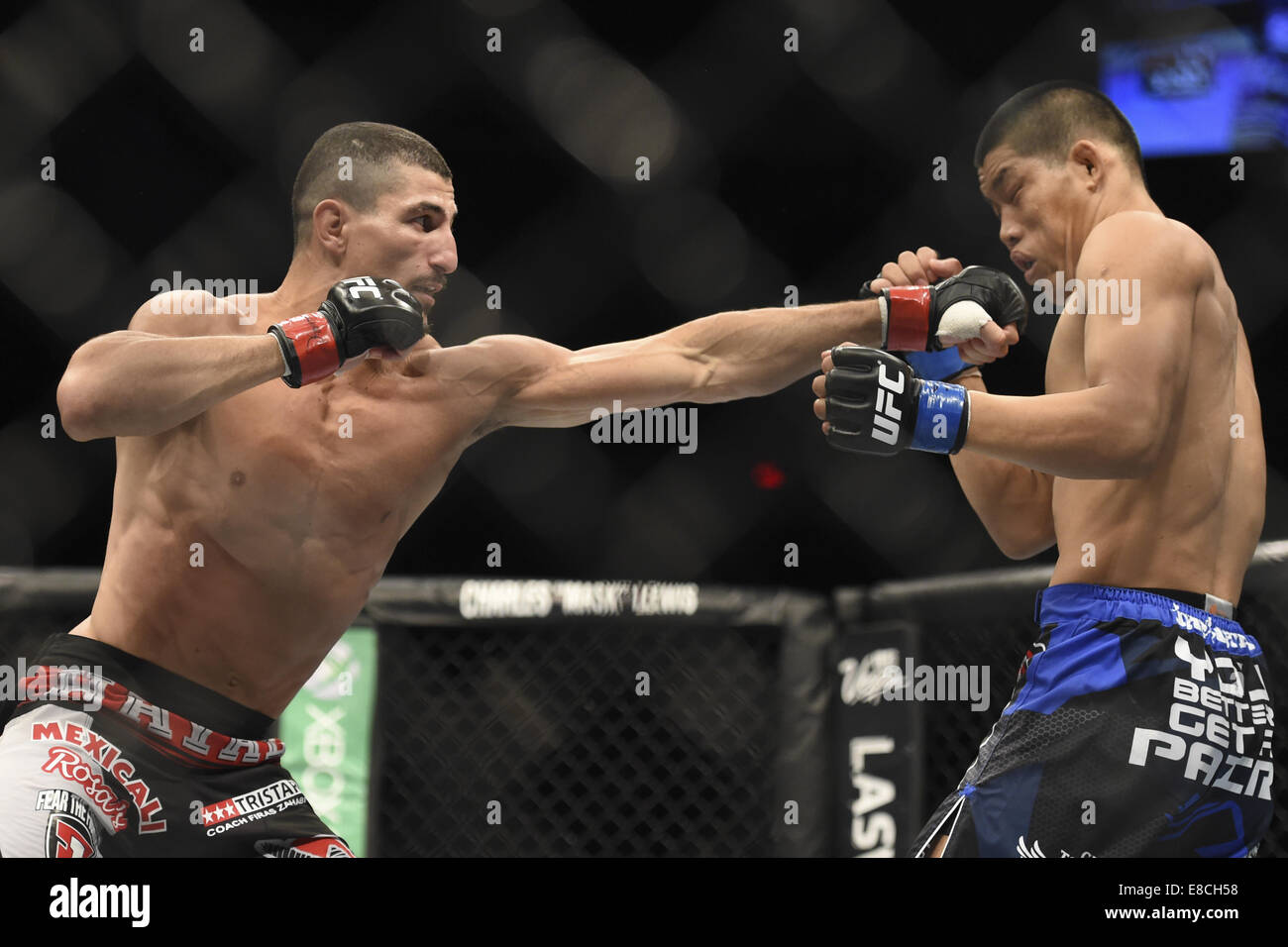 In a straight fight hi-res stock photography and images - Alamy