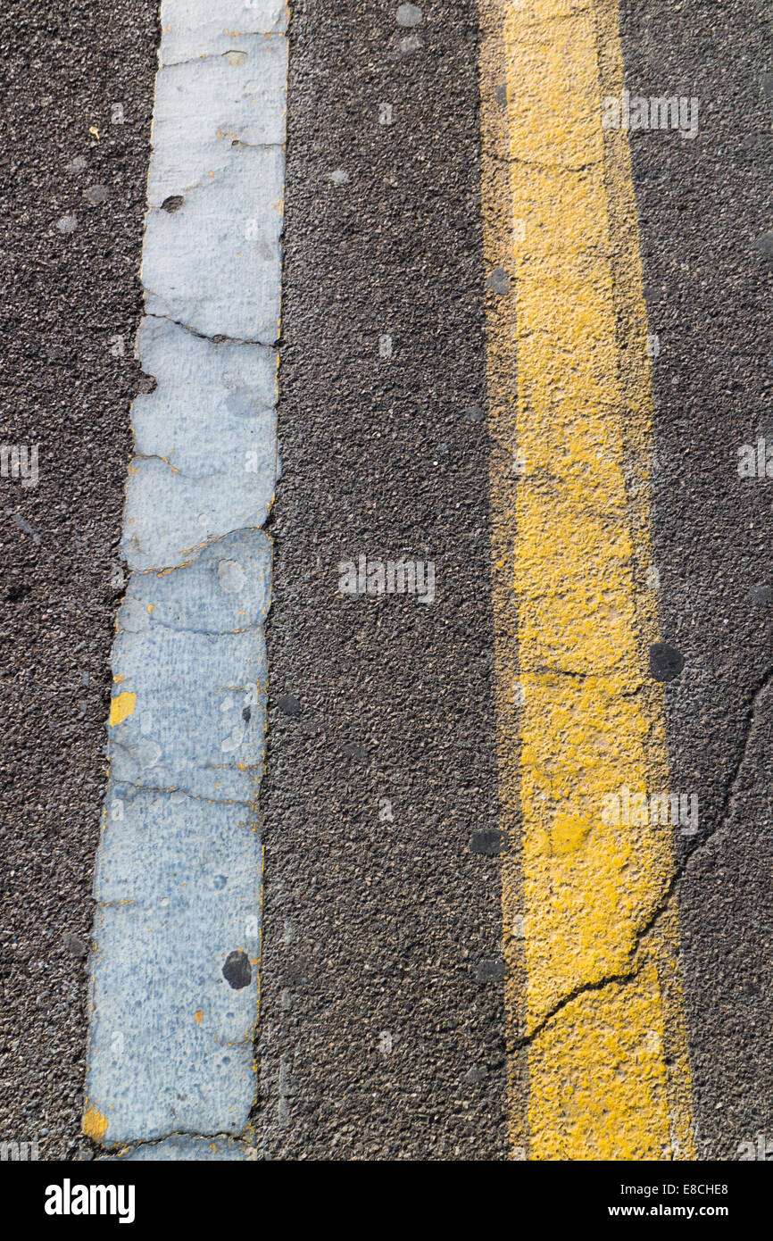 A white and yellow line on a road Stock Photo - Alamy