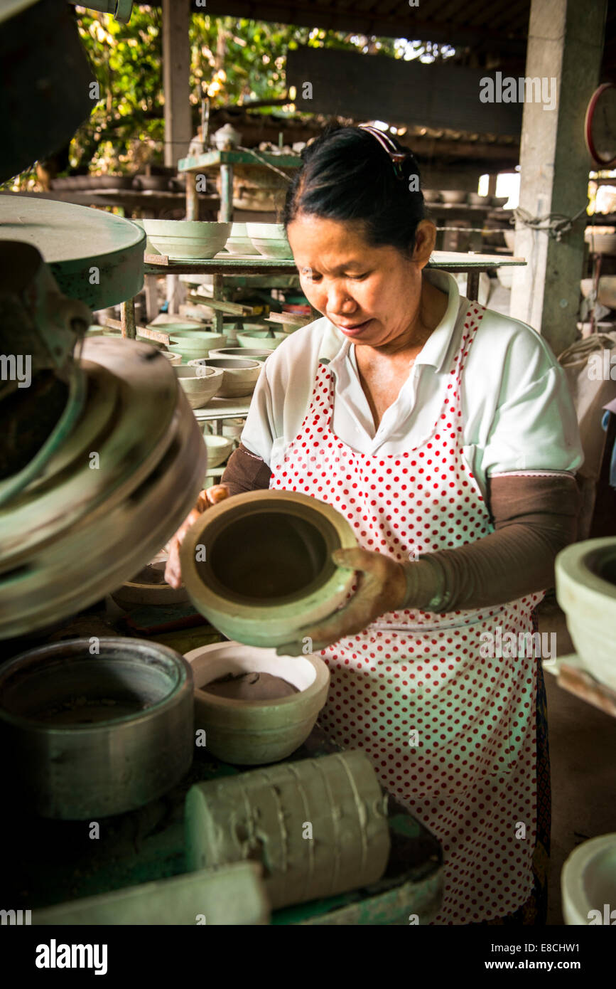Ceramic factory worker in Lampang, Thailand Stock Photo - Alamy