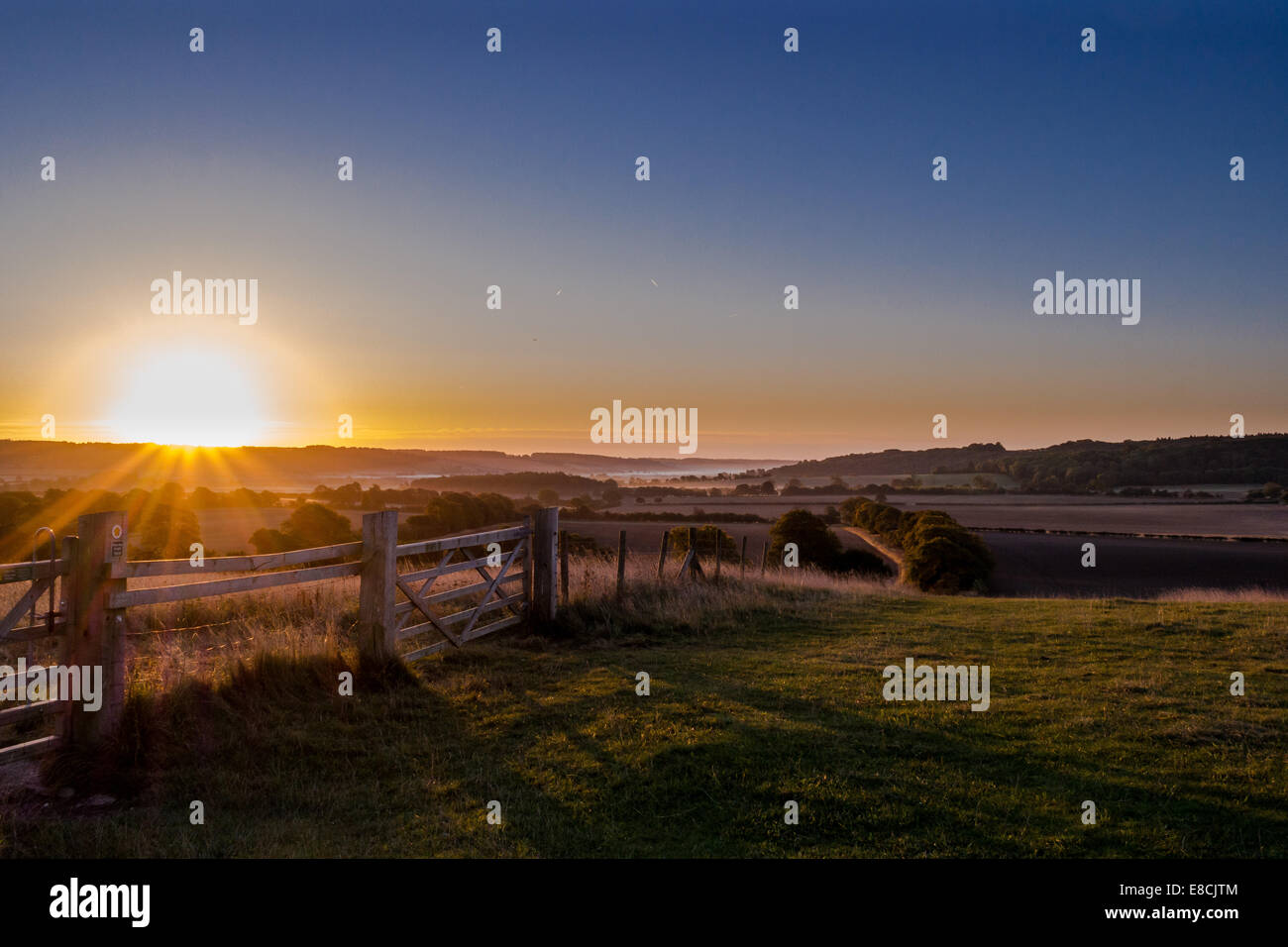 Sunrise at Ivinghoe Beacon Stock Photo - Alamy
