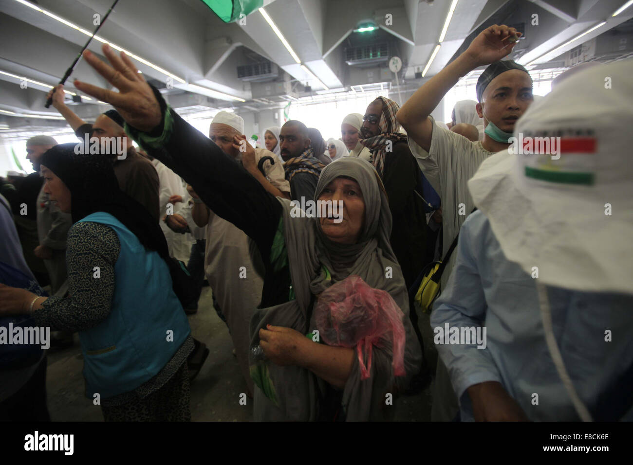 Mina, Mecca, Saudi Arabia. 5th Oct, 2014. Muslim pilgrims arrive to ...