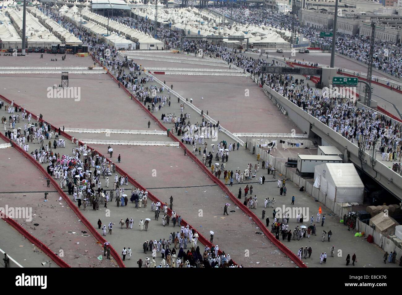 Mina, Mecca, Saudi Arabia. 5th Oct, 2014. Muslim pilgrims walk to cast ...