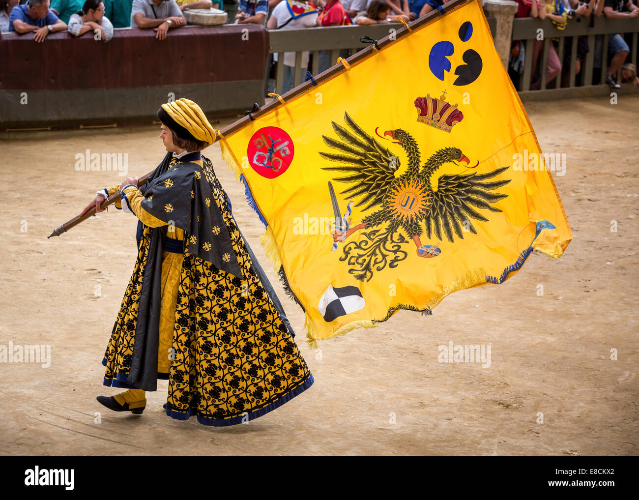 Standard bearer contrada aquila eagle hi-res stock photography and ...