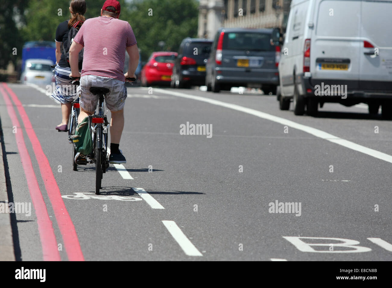 Busy cycle lane hi-res stock photography and images - Alamy