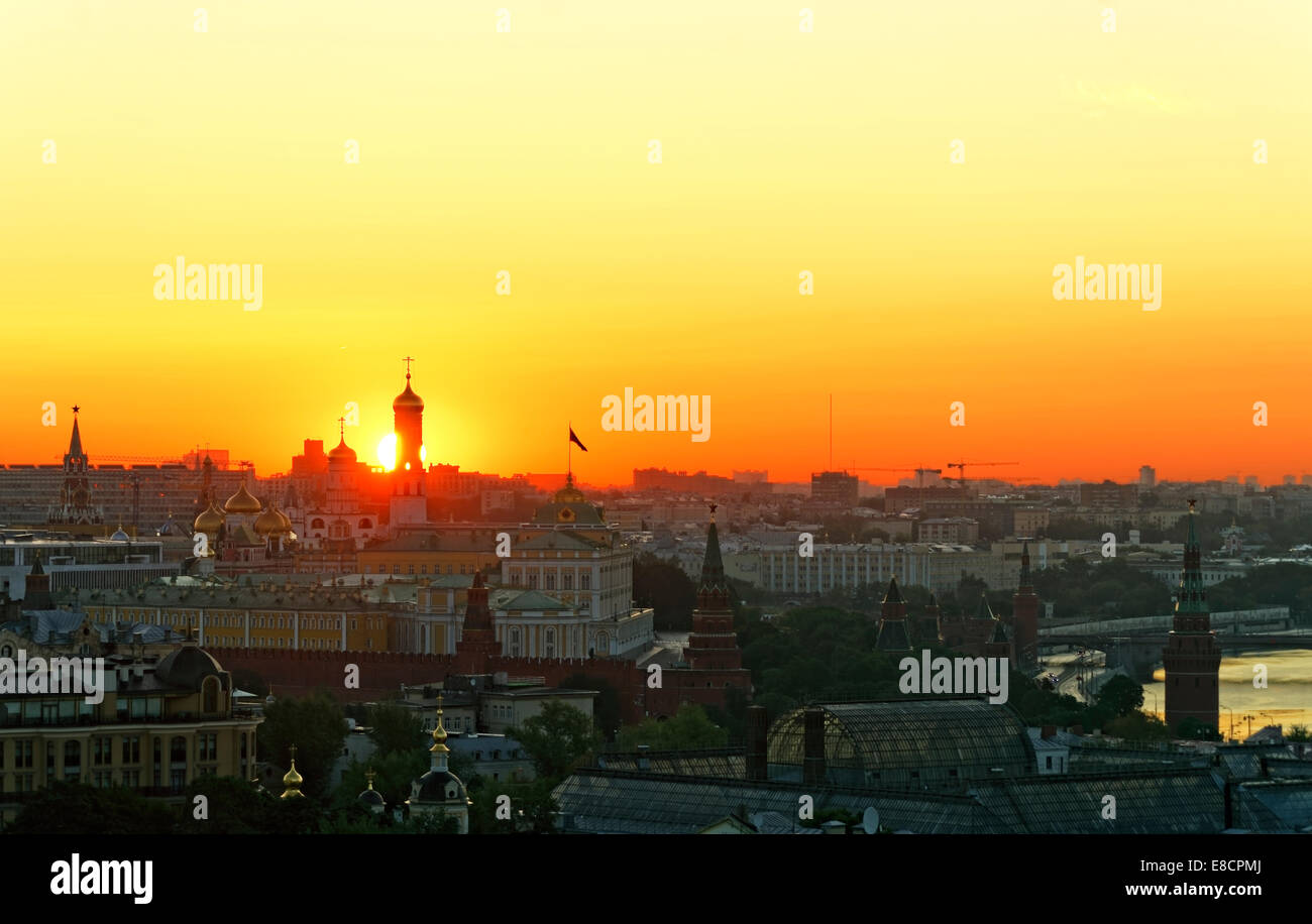 Rising sun over Moscow Kremlin Stock Photo - Alamy