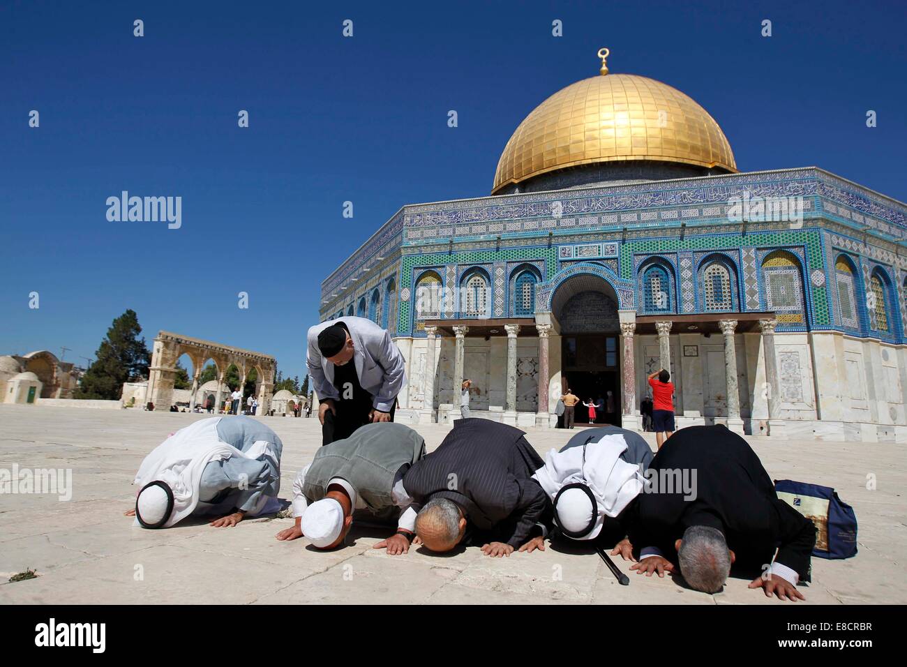 Jerusalem. 05th Oct, 2014. Palestinians from the Gaza Strip pray ...